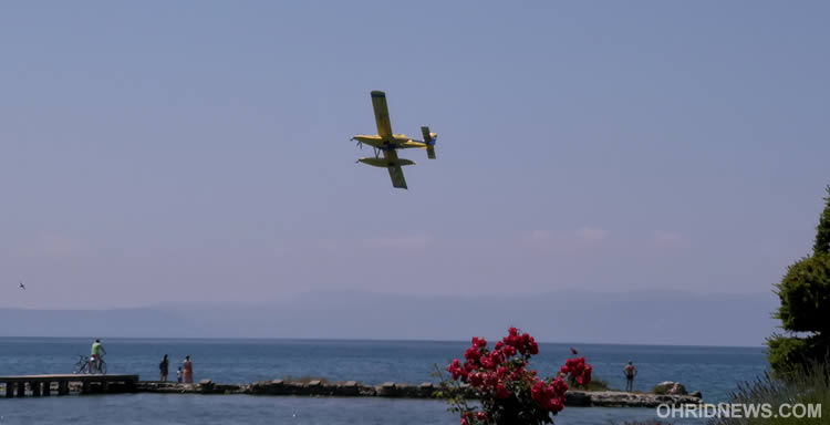 Фото: Канадери во вежбовен лет над Охридското Езеро - OhridNews