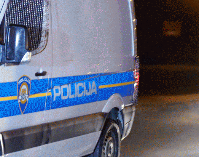 Македонски државјанин уапсен во Хрватска за шверц на 25 мигранти