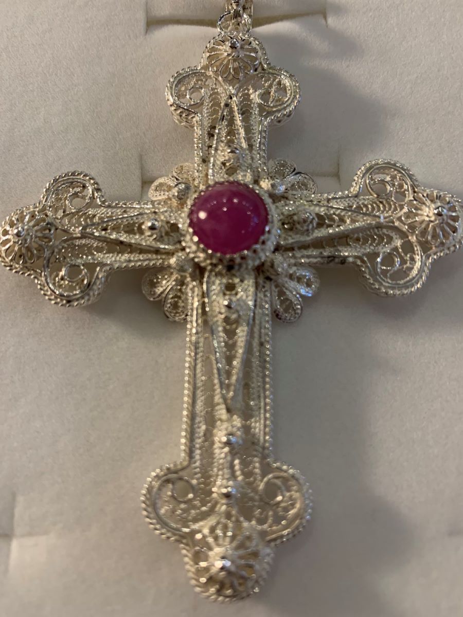 Филигрански крст со македонски рубин за фаќачот Васко Довлев - OhridNews