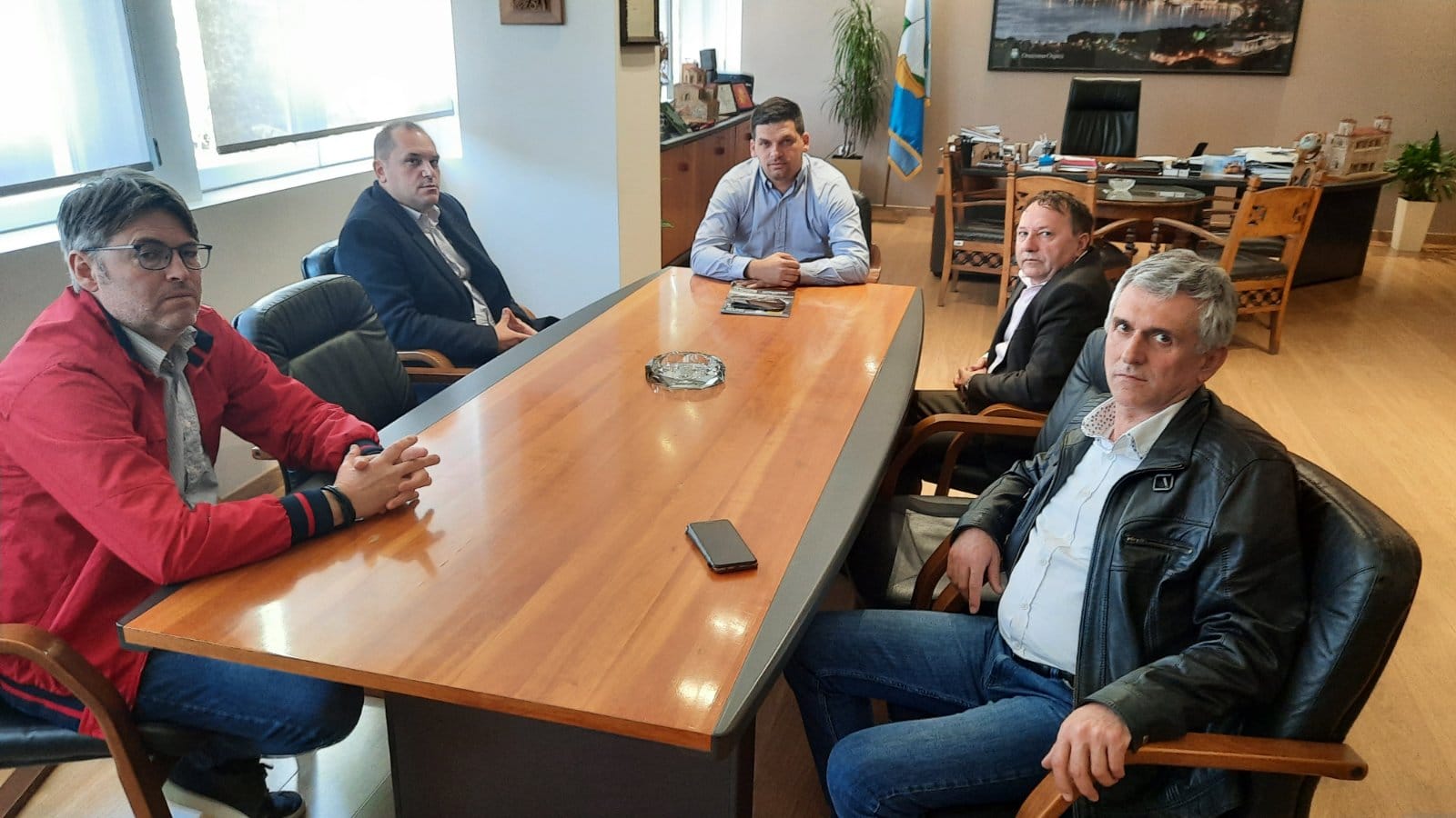 Работен состанок на претставници на ДИЖС со градоначалникот Пецаков ...