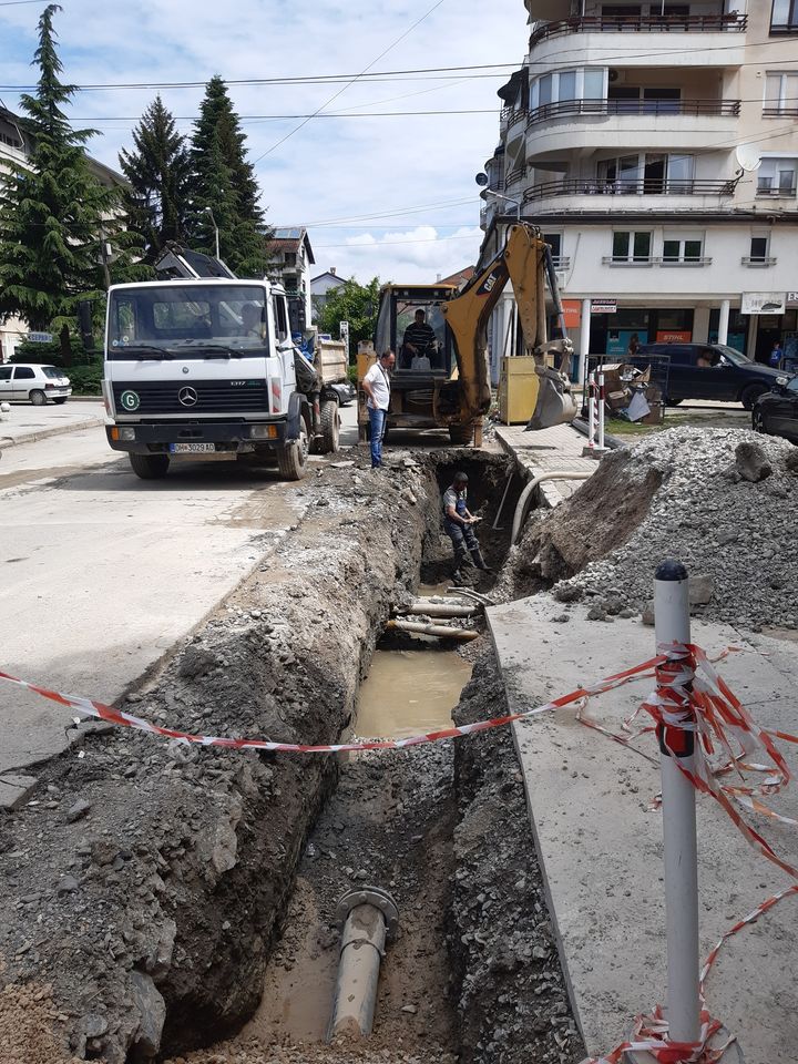 Се поставува нова водоводна линија на улицата „Македонски Просветители“ на потегот од ЕВН до