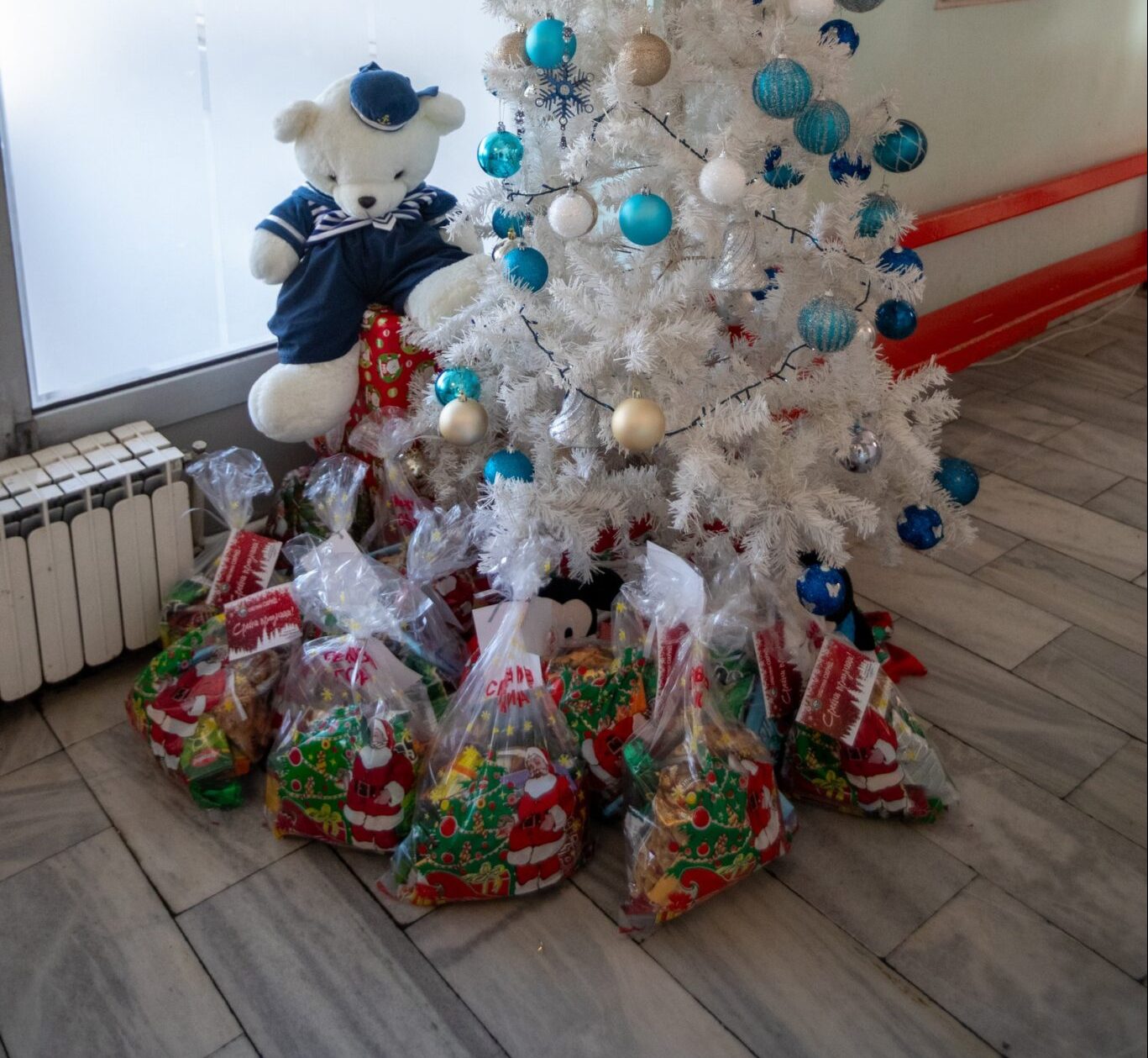 Новогодишни пакетчиња и пригодни подароци за празнична радост - OhridNews